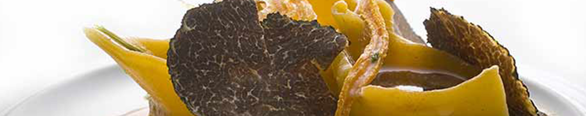 Cappelli di pasta farciti di maiale nero casertano alle spezie d ...